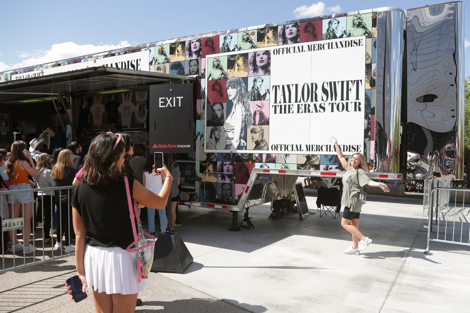 Taylor Swift Merchandise Revenue 2026: Tour & Store Earnings
